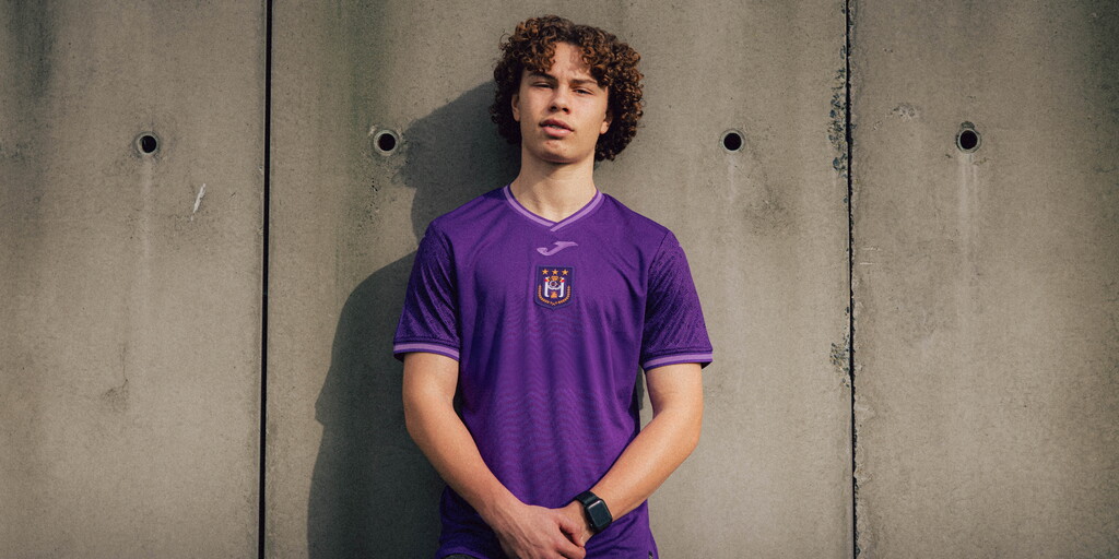 Ilyas Benktib signs his first contract | RSC Anderlecht